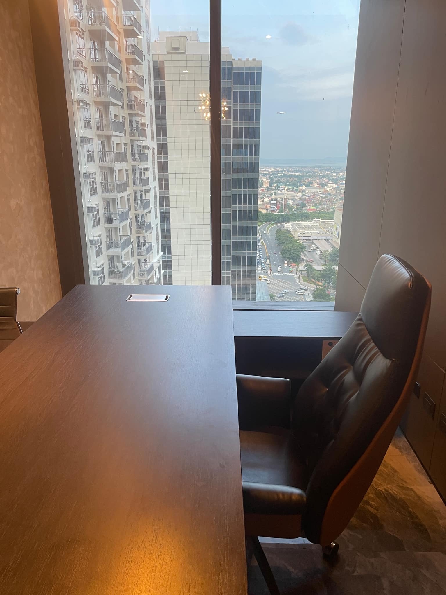 Small Elegant Meeting Room in BGC | Venuespring